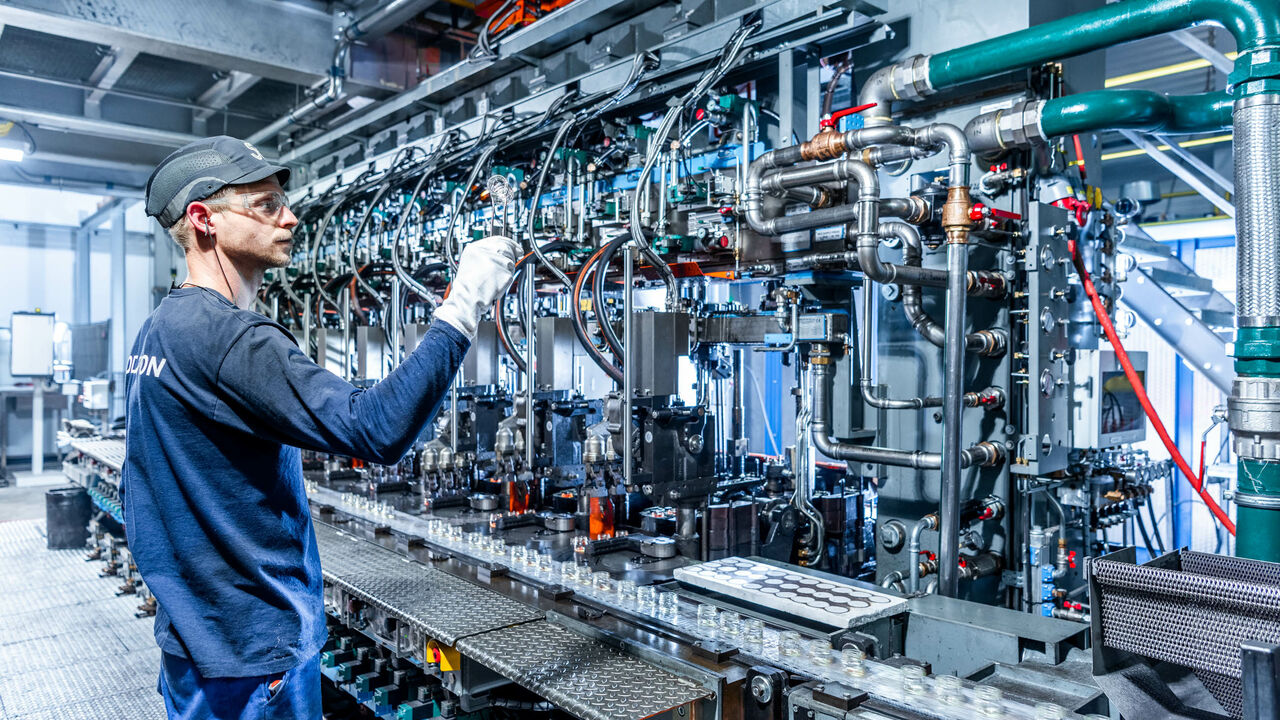 Investitionen in Deutschland rückläufig: Investitionen: Deutsche Industrie tritt auf Bremse ...