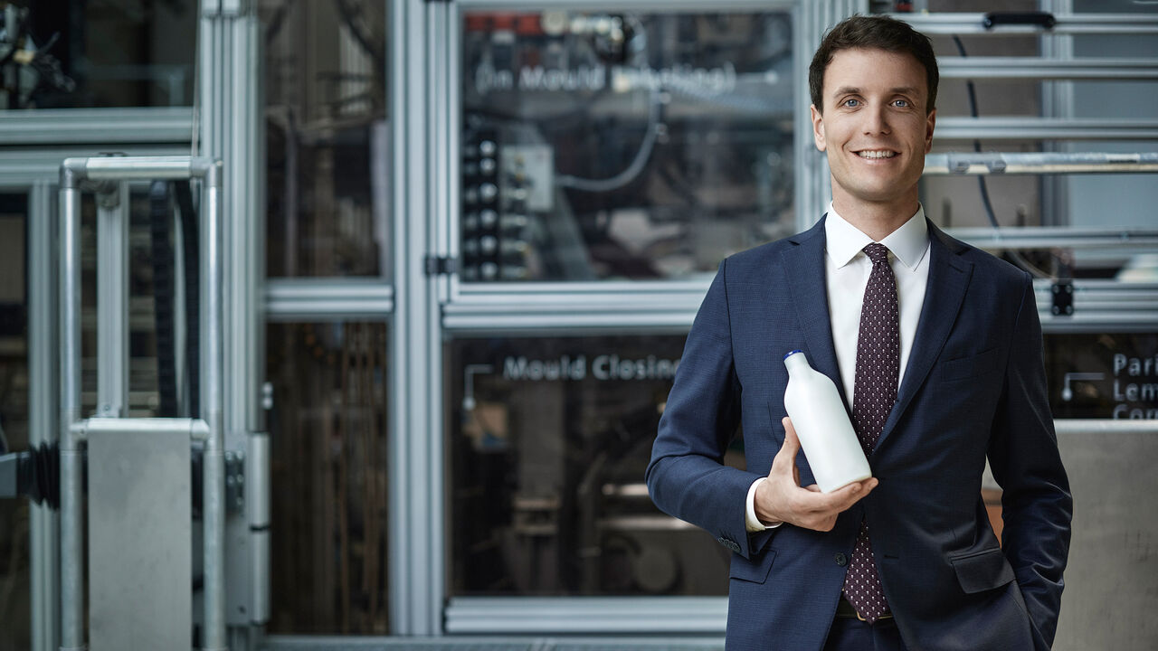 Alpla-CEO: Philipp Lehner: "Werden weltbeste Papierflasche haben ...