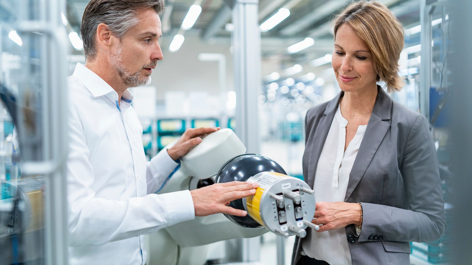 Künstlichen Intelligenz in der Industrie: Einsatz, Beispiele und ...